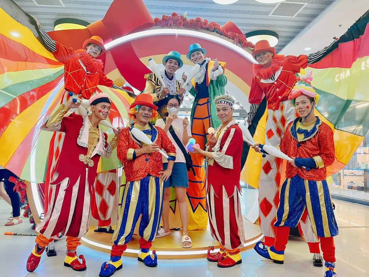 Providing Professional Performers On Stilts, Cute Costumed Stilt Walkers